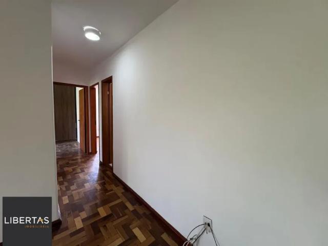 Apartamento com 03 dormitórios com 01 vaga de garagem escriturada