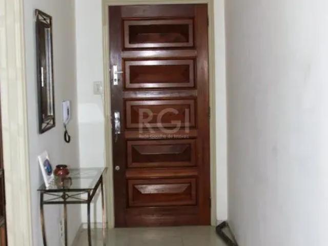 Apartamento com 03 dormitórios, churrasqueira e vaga de garagem no Menino Deus