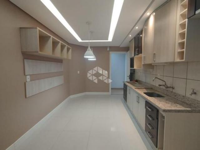 Apartamento com 03 dormitórios 02 box de garagem no Bairro Gloria