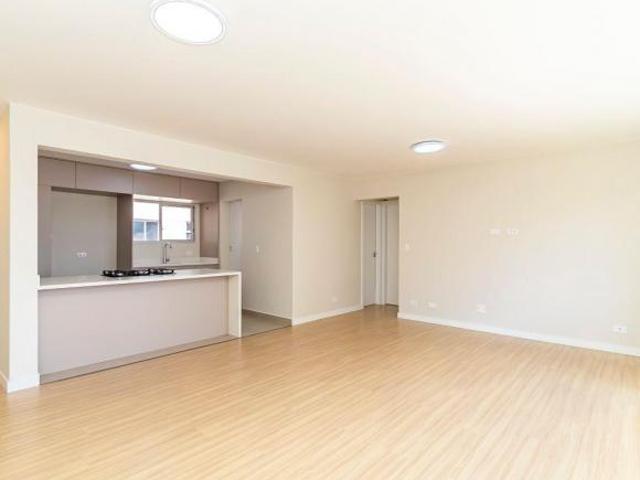 Apartamento com 03 dormitórios, 100% reformado, com 104 m² de área útil, no coração do Ahú!
