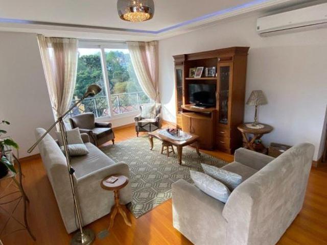 Apartamento com 03 dormitórios, 188,00m², 3 vagas, a poucos passos da Rua Coberta