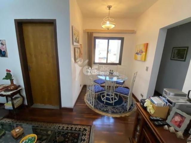 Apartamento com 03 dormitórios com armários e 02 vagas na Vila Guiomar, Santo An