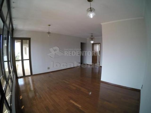 Apartamento com 03 dormitórios com armários embutidos 01 sendo suíte Boa Vista