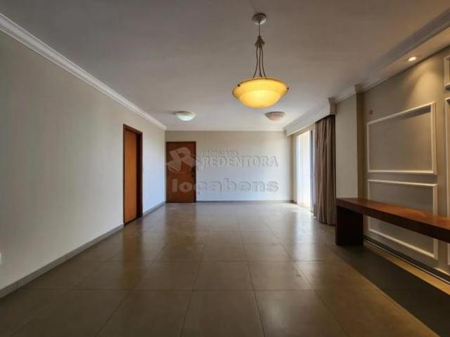 Apartamento com 03 dormitórios, com portaria 24h no bairro Vila Imperial