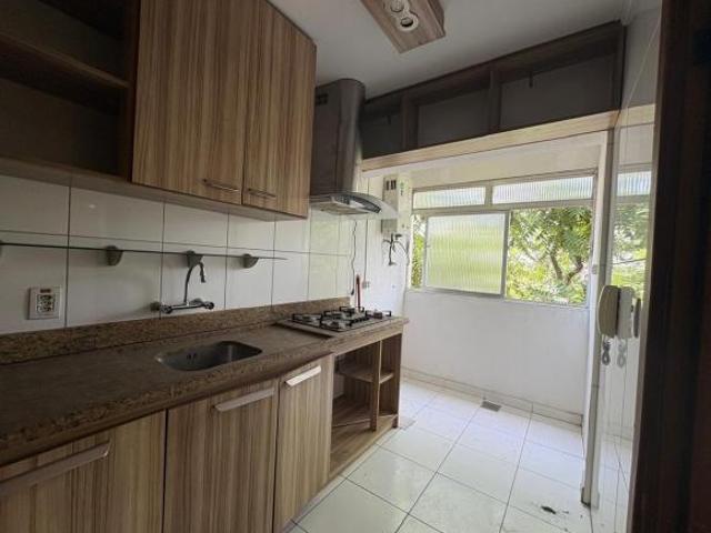 Apartamento com 03 dormitórios com 01 vaga de garagem escriturada
