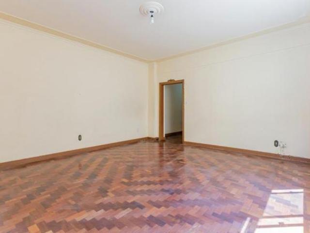 Apartamento com 03 dormitórios com 01 vaga de garagem escriturada sub solo