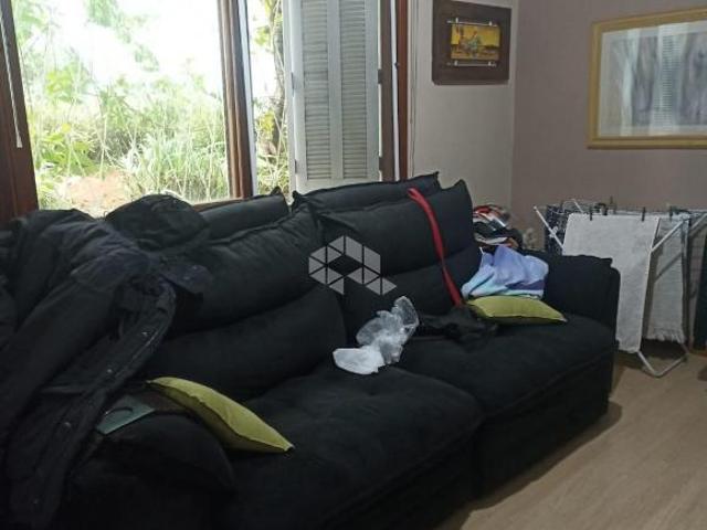 Apartamento com 03 dormitórios, bairro Santa Tereza em Porto Alegre