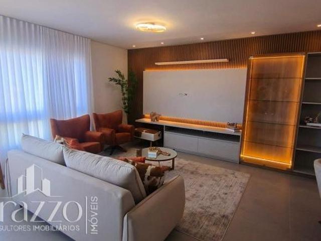 Apartamento com 03 dormitórios e 03 box