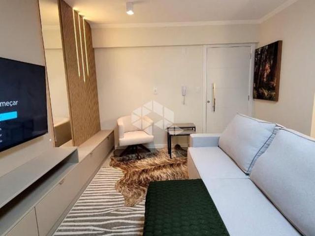 Apartamento com 03 dormitórios, finamente mobiliado, no Centro!