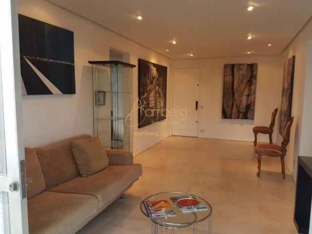 Apartamento com 03 dormitórios no miolo da Chacara Santo Antonio!