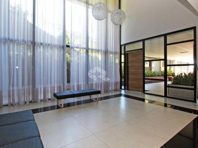 Apartamento com 03 dormitórios, semimobiliado, bem arejado e iluminado
