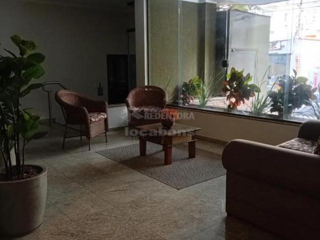 Apartamento com 03 dormitórios, sendo 01 suíte, e 01 vaga coberta