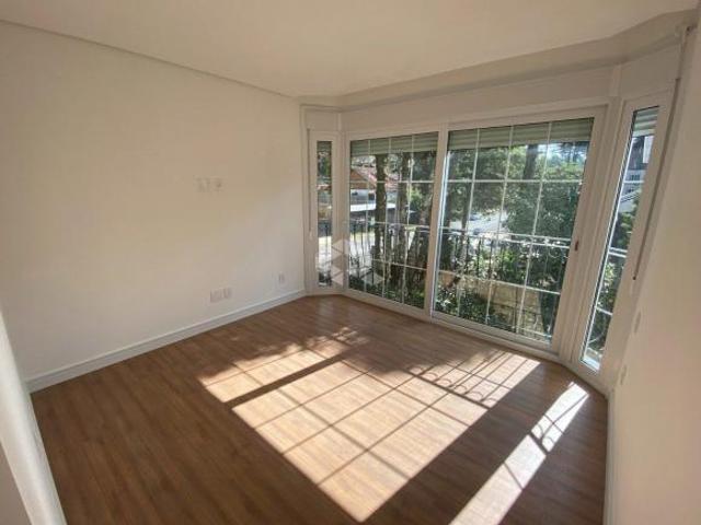Apartamento com 03 dormitórios uma suíte no bairro Planalto