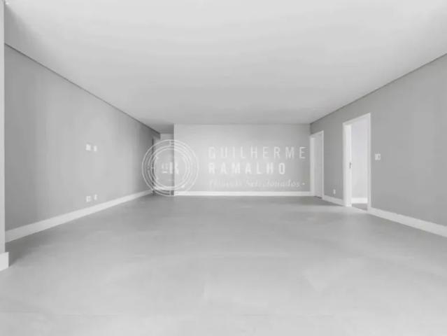 Apartamento com 03 suítes, 02 vagas e 168m² à venda no Ocean Wind na Praia Brava de Itajaí