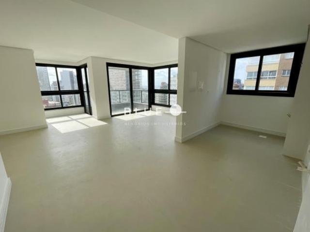 Apartamento com 03 suítes na Praia Grande em Torres RS