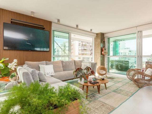 Apartamento com 03 suítes e 03 vagas de garagem n