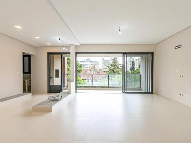 Apartamento com 03 suítes e vista definida no Alt