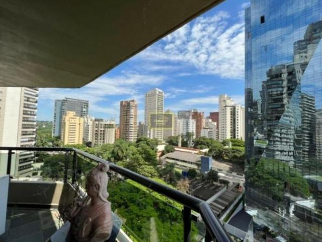 Apartamento com 03 suítes para venda no Itaim Bibi