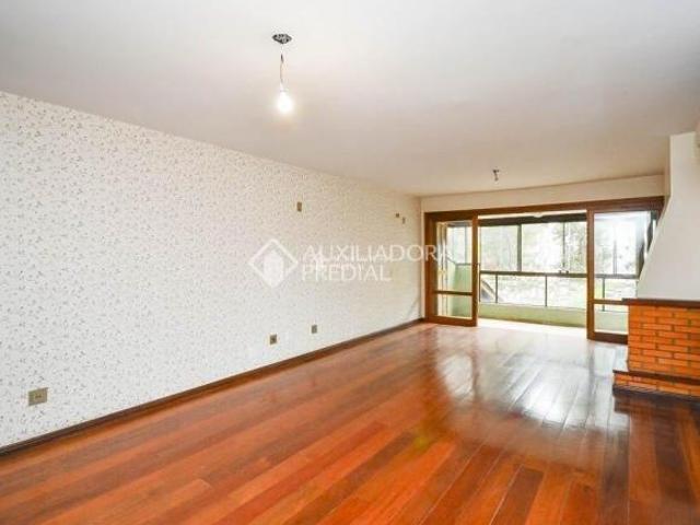 Apartamento com 03 quartos, com 02 vagas de garagem no bairro Menino Deus