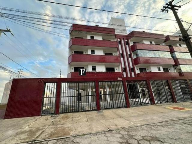 Apartamento com 03 quartos com vista pro mar