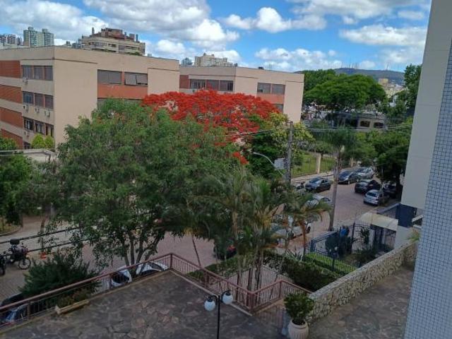 Apartamento com 03 quartos e 01 vaga à Venda no Bairro Rio Branco, Porto Alegre