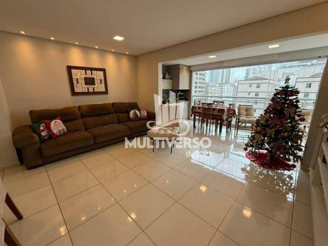 Apartamento com 03 quartos e 02 vagas na quadra da Praia do José Menino em Santos
