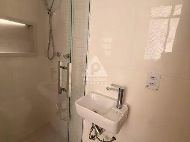 Apartamento com 03 quartos em Laranjeiras