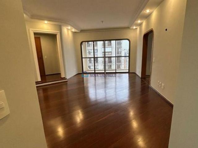 Apartamento com 03 quartos na região de Moema
