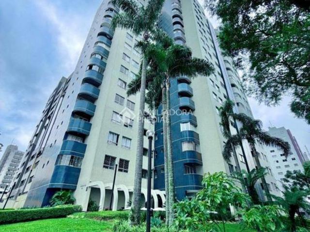 Apartamento com 03 quartos no bairro Água Verde