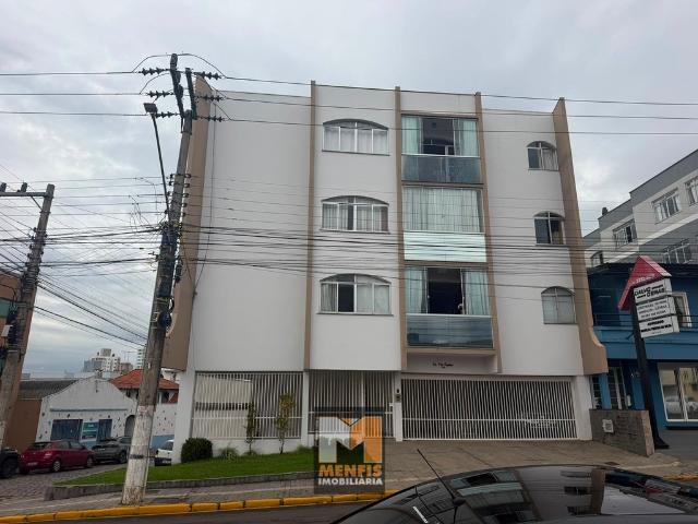 Apartamento com 03 quartos no Centro