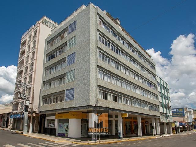 Apartamento com 03 quartos no Centro