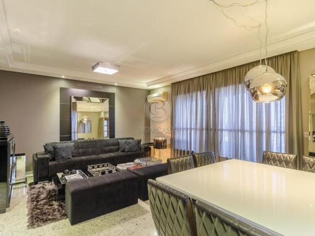 Apartamento com 03 vagas na garagem a poucos metro