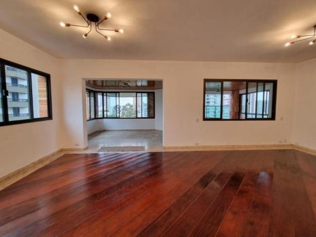 Apartamento com 04 suítes e 04 vagas de garagem Vila Andrade