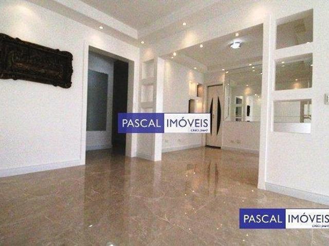 Apartamento com 04 suítes em Moema