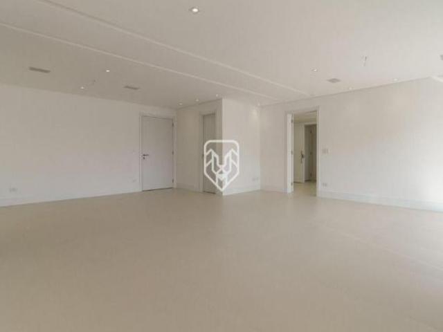Apartamento com 04 quartos, sendo 02 suítes, 03 vagas de garagem, Agua verde, Curitiba