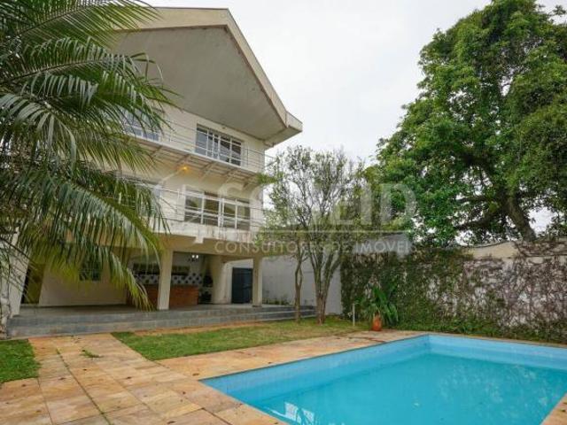 Apartamento com 06 dormitórios, 05 suítes, 08 banheiros e 02 vagas em 800m²!