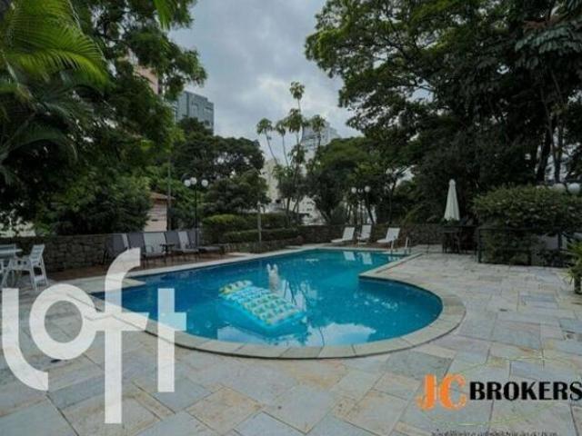 Apartamento com 105 m² de área útil 3 Dormitórios sendo 1 suíte com varanda e banheira 2 Vagas
