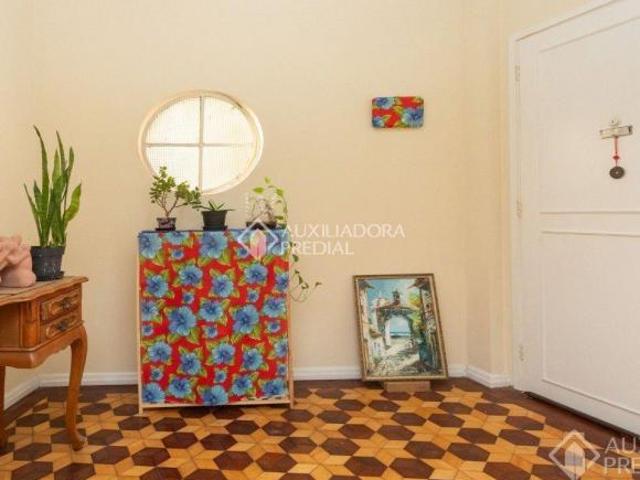 Apartamento com 105,30m², Bom Fim Porto Alegre, 3 quartos, 2 banheiros sociais, e reformado