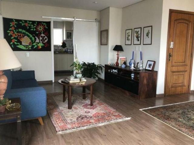 Apartamento com 106m², 3 dormitorios com armarios imbutidos, 1 suite, 3 Vagas. Depósito privativo
