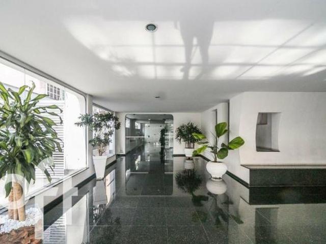 Apartamento com 101 m² de área útil, 1 vaga de garagem, amplo living, 3 dormitórios sendo 1 suíte