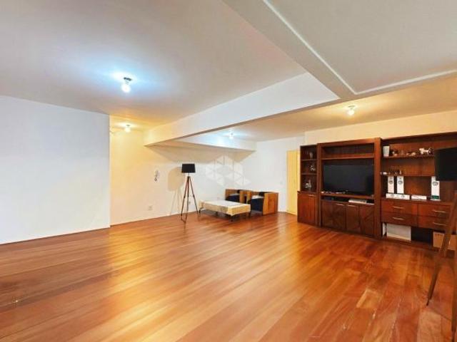 Apartamento com 101 m² e 3 quartos à venda no bairro Moinhos de Vento