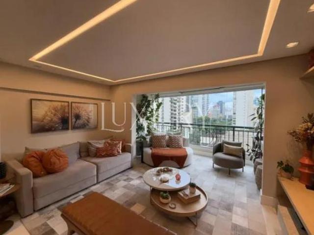 Apartamento com 103 m², 3 quartos sendo 1 suíte à venda no bairro Moema