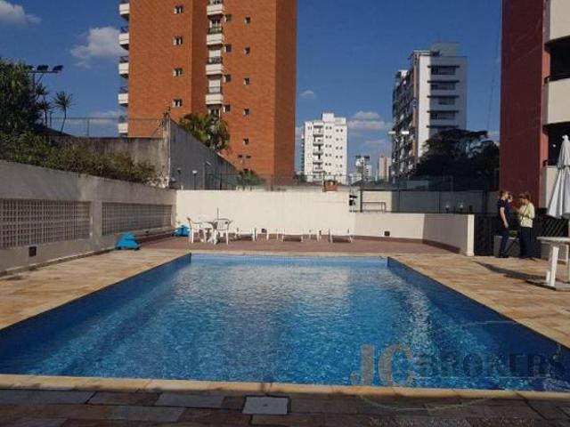 Apartamento com 115m² de área útil, 1 vaga, amplo living, terraço, 3 dormitórios sendo 1 suíte