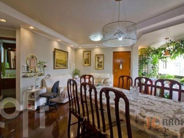 Apartamento com 112m² de área útil, sala dois ambientes, 3 dormitórios sendo 1 suíte, 2 vagas