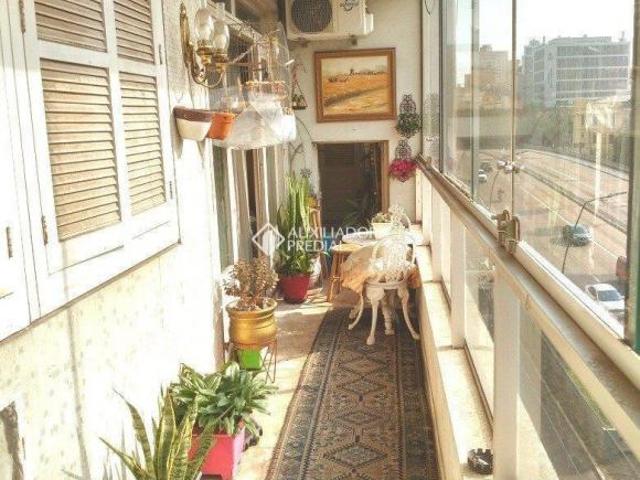 Apartamento com 124m², 2 dormitórios com Garagem frente a Redenção