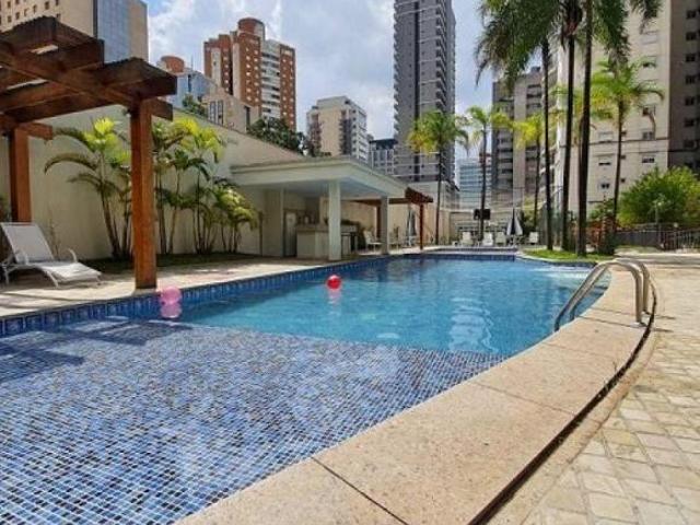 Apartamento com 127m² de área útil, 2 vagas de garagem, 3 dormitórios, 1 suíte