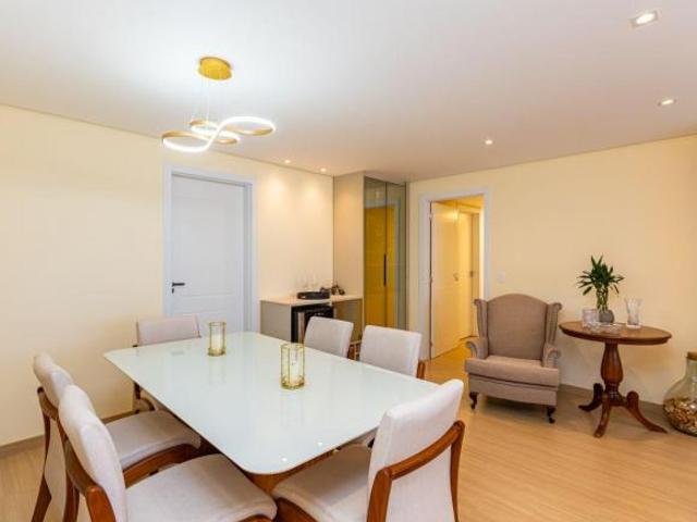 Apartamento com 129 m² e 3 quartos à venda em Juvevê