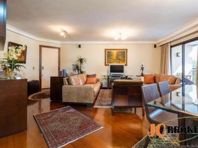 Apartamento com 120 m², 3 Dormitórios, sendo 1 suíte com closet, Sala para 2 ambientes, 2 Vagas