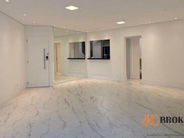 Apartamento com 121m² de área útil, 3 suítes, 3 vagas