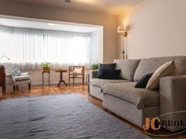 Apartamento com 122m² de área útil, 3 quartos, sendo 1 suíte master, 2 vagas